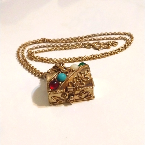 Avon | Jewelry | Avon Vintage 974 Queens Ransom Jeweled Treasure Chest ...